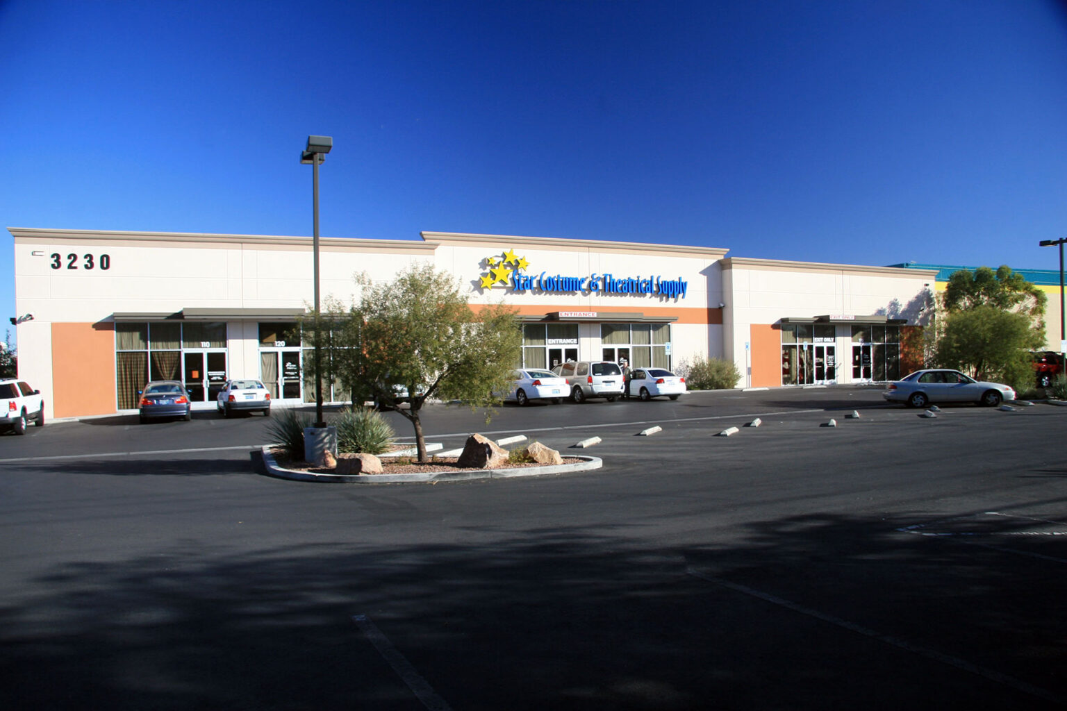 Valley View Retail Center | Equity Building Services